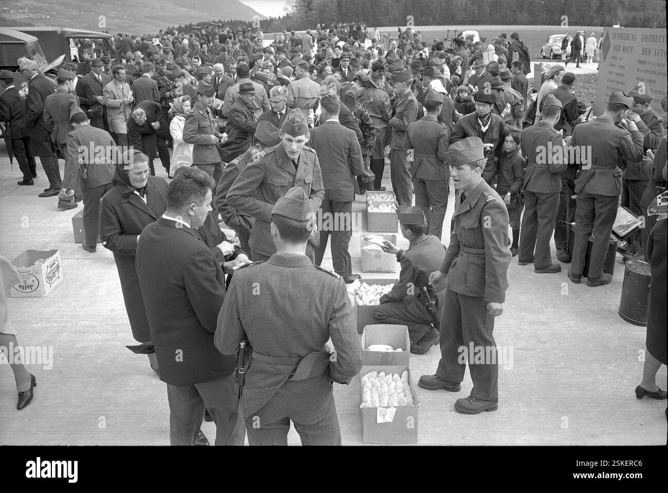Besuchstag in der RS, Yverdon 1969#Visit day at recruits school ...