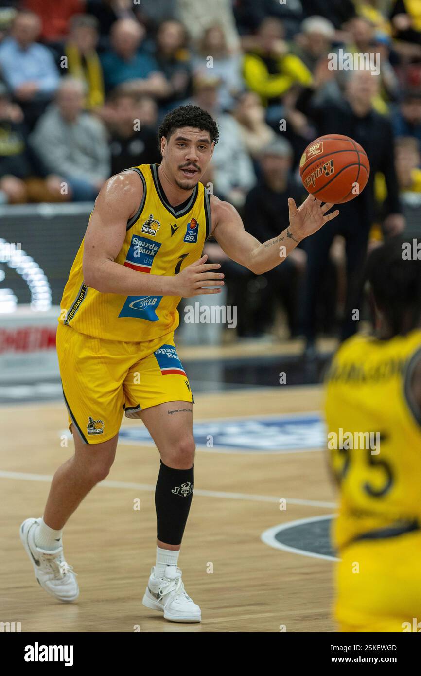 Ludwigsburg, Deutschland. 11th Feb, 2025. Joel Scott (MHP Riesen ...
