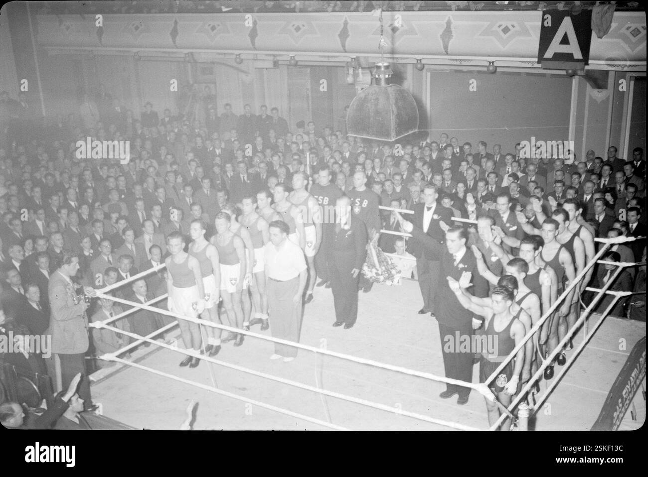 die Spanier beim Nazigruss, Hitler-Gruss#the Spaniards doing the nazi ...