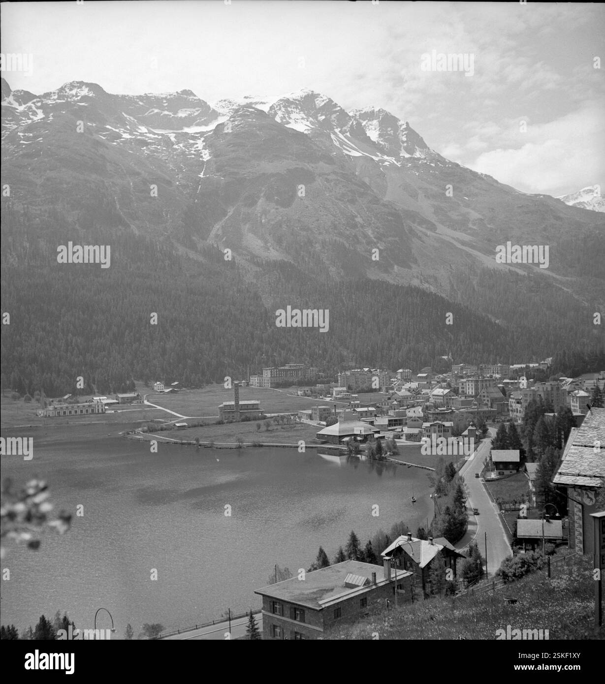 St moritz dorf and lake st moritz hi-res stock photography and images ...