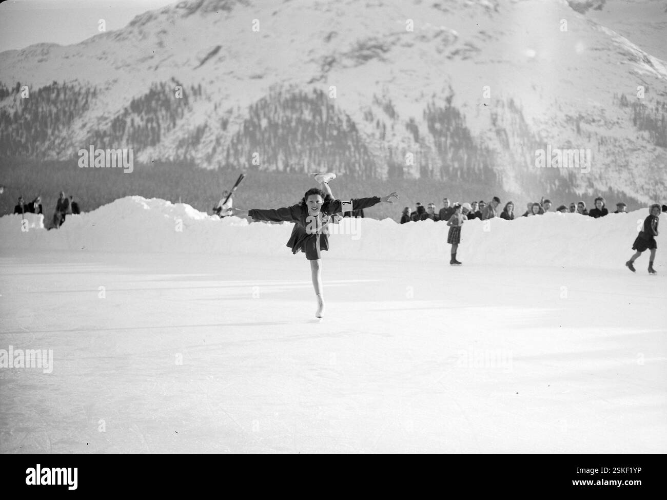Eisläuferin auf der Eisbahn St. Moritz 1947#Ice skater at St. Moritz ...