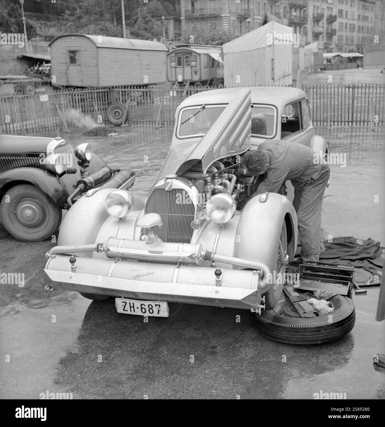 Benzinmangel während 2. WK: Bergrennen, Wagen mit Holzgasgenerator ...