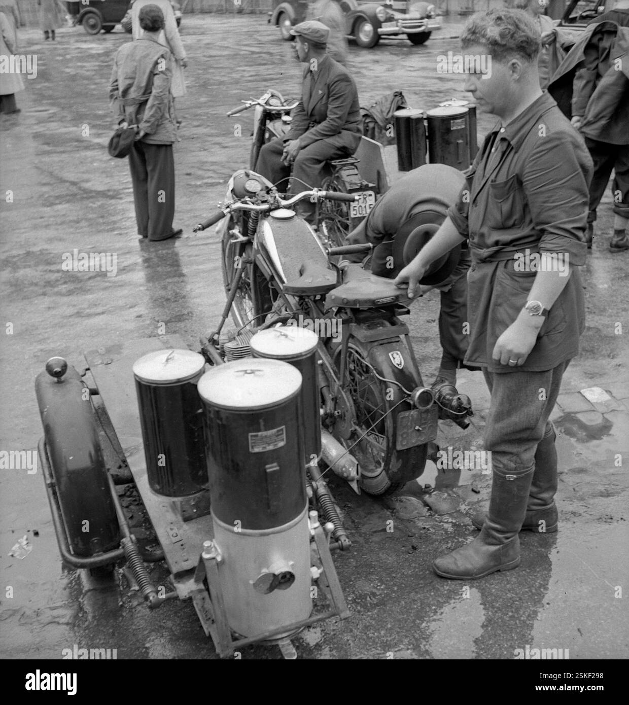 Benzinmangel während 2. WK: Bergrennen, Motorrad mit Holzgasgenerator; Lausanne 1944#Petrol ...
