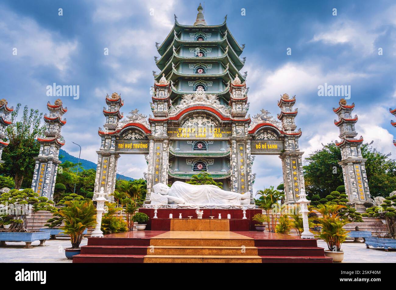 There are many beautiful Statue at Chua Linh Ung Bai But Temple (Lady ...