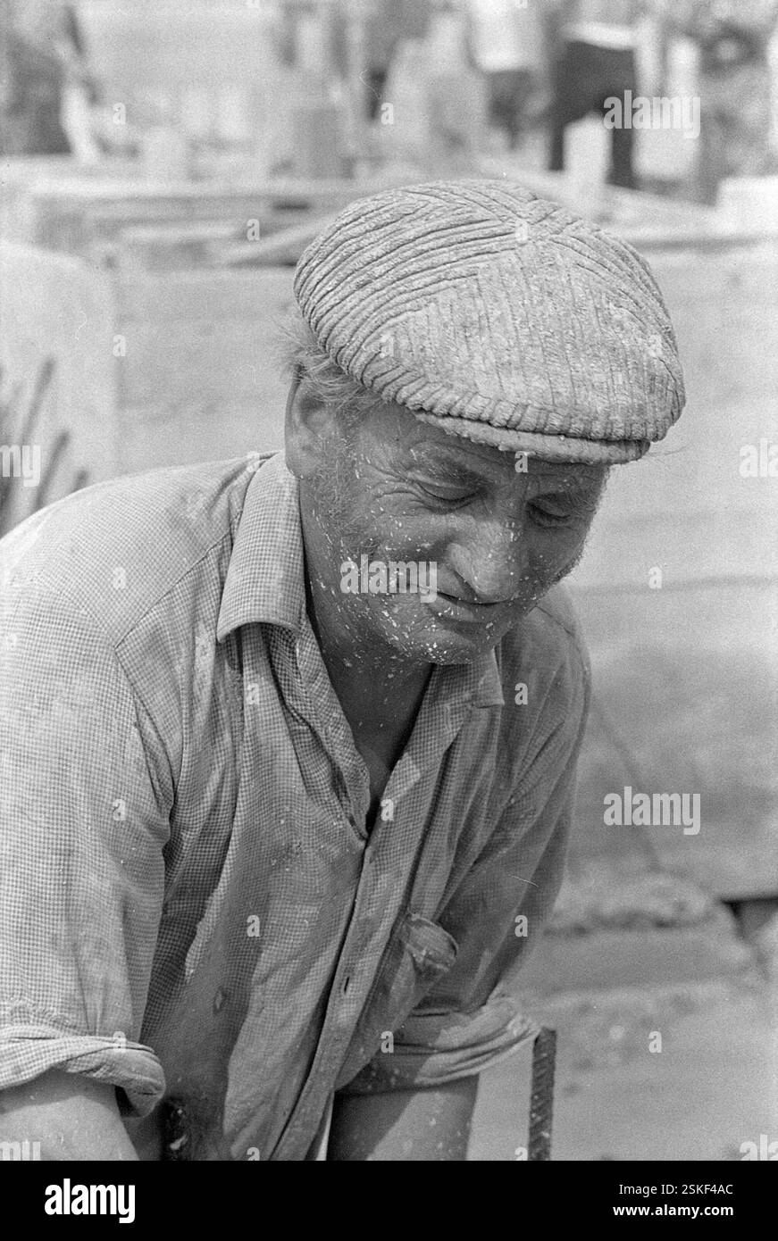 Foreign construction worker Black and White Stock Photos & Images - Alamy