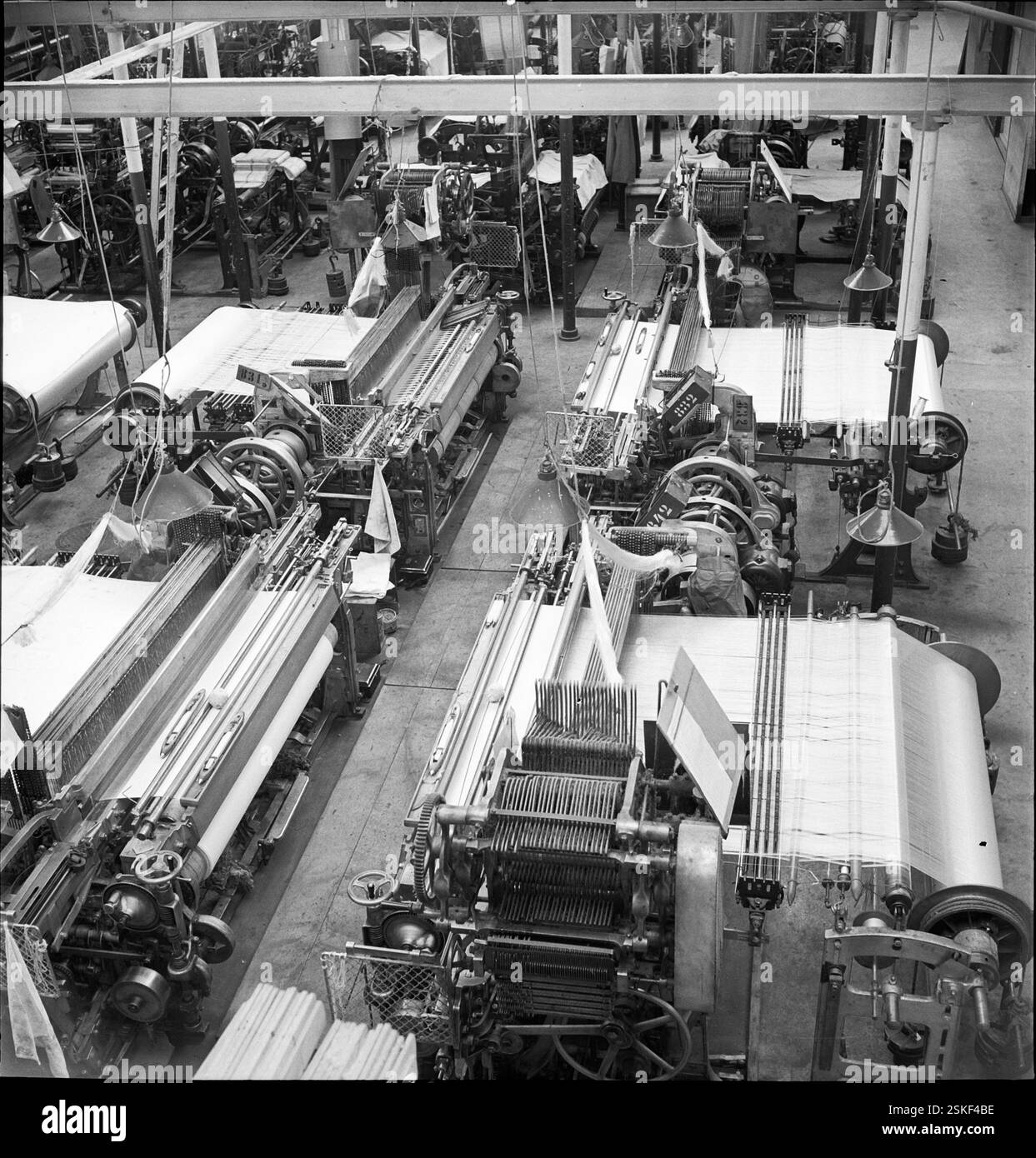 Webmaschine in der Zellwolle-Weberei Kradolf TG 1941#Weaving machine at ...