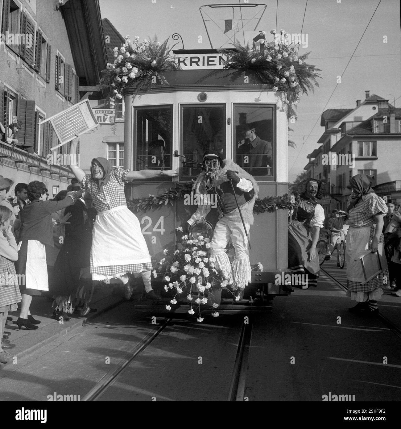 Tram zwischen Luzern und Kriens wird durch Trolleybus ersetzt, 1961# ...