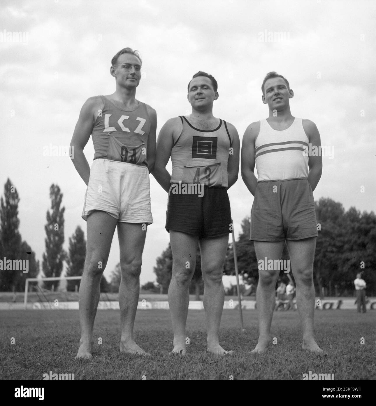 Oskar Häfliger siegt mit 43,64m--- Leichtathletik-SM 1950 Bern, Diskus ...