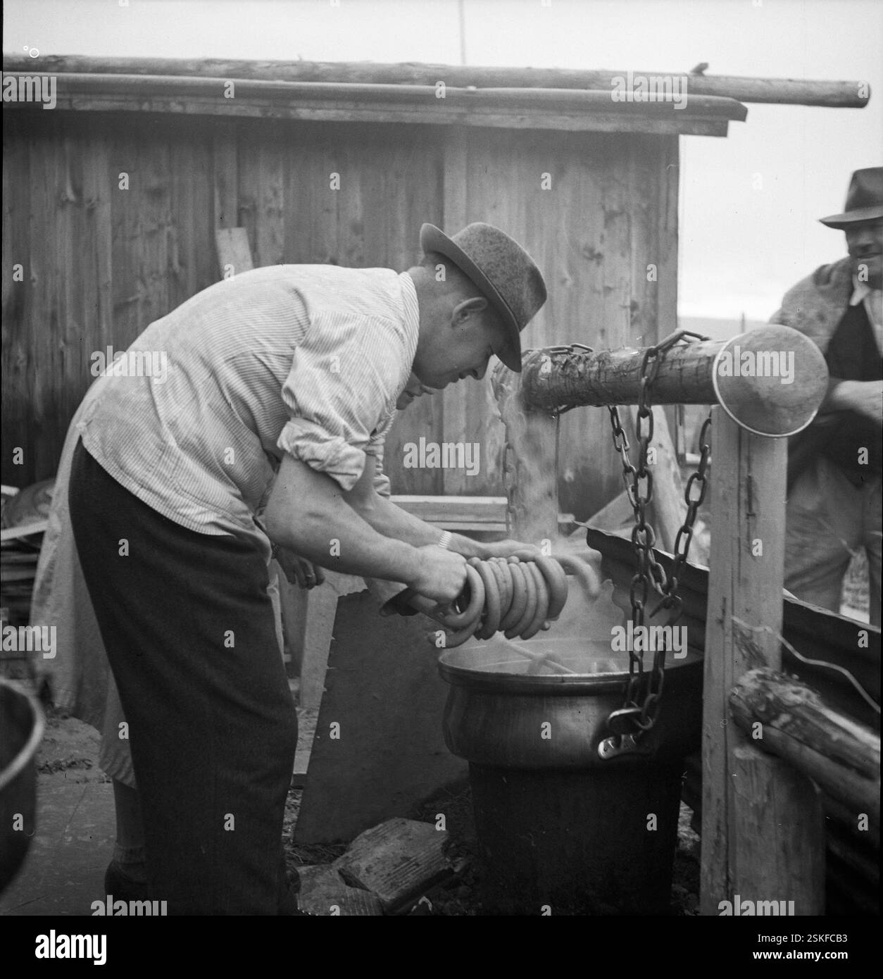 Unterengstringen, Grundsteinlegung für neues Schulhaus, Mann beim ...