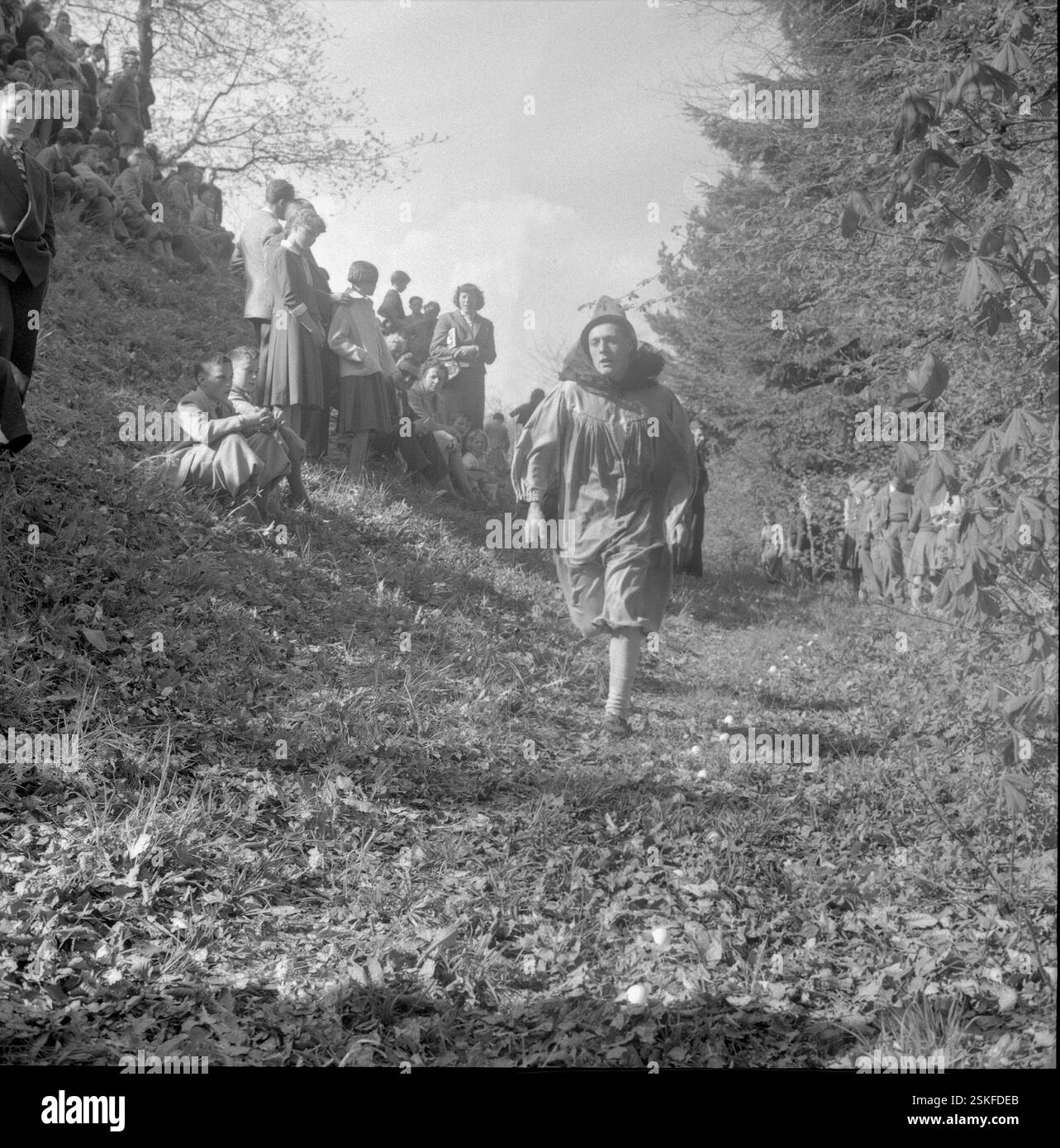 Eierauflesen in Unterseen, 1957#Picking up eggs at Easter, 1957- RDB BY ...