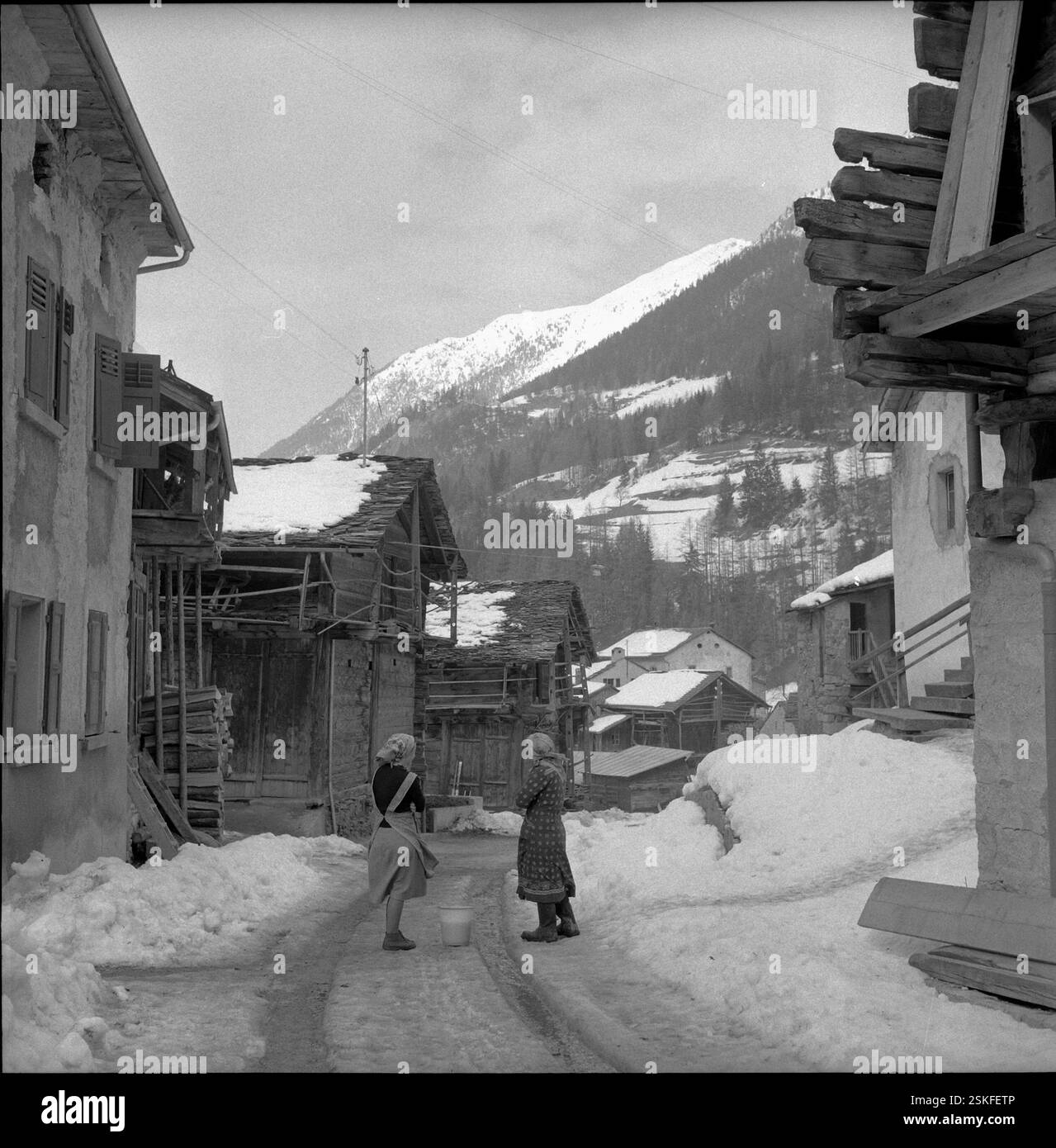 Zwei personen reden Black and White Stock Photos & Images - Alamy