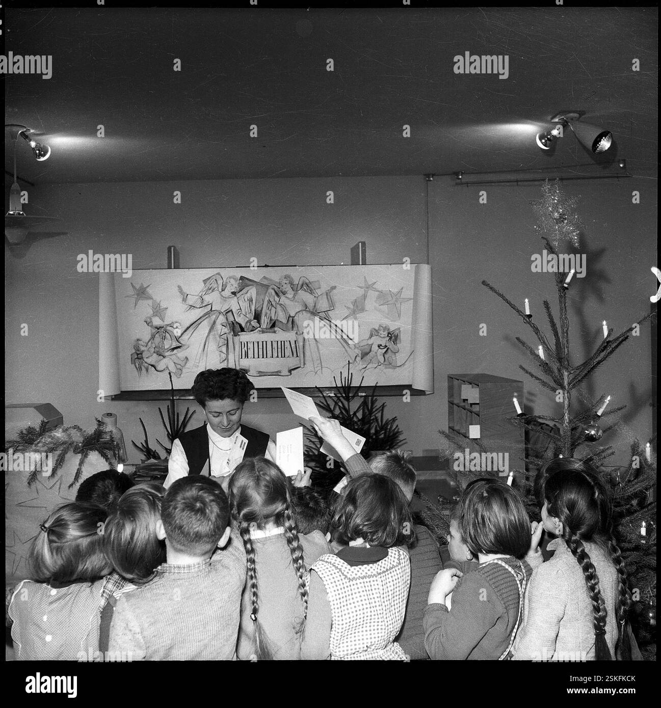 Post Bern - Bethlehem, Kinder geben Briefe auf, 1956#Post office Berne ...