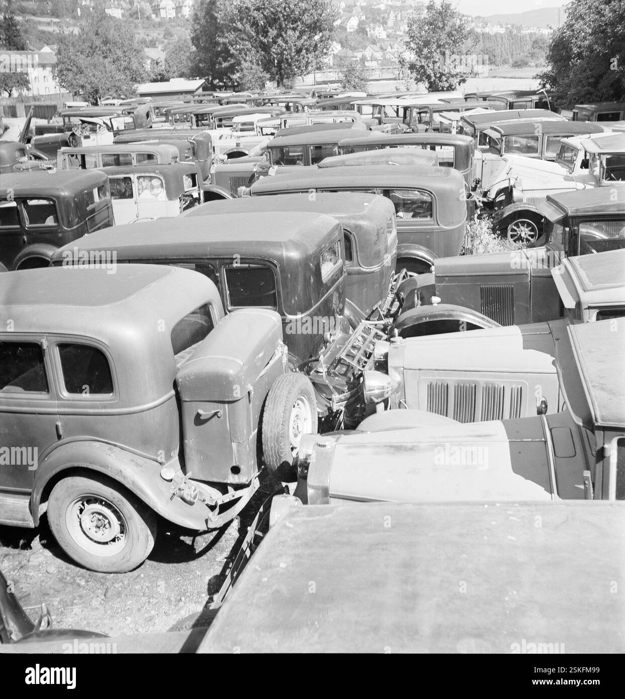 Autofriedhof in Zürich 1941#Car dump in Zurich 1941- RDB BY DUKAS Stock ...