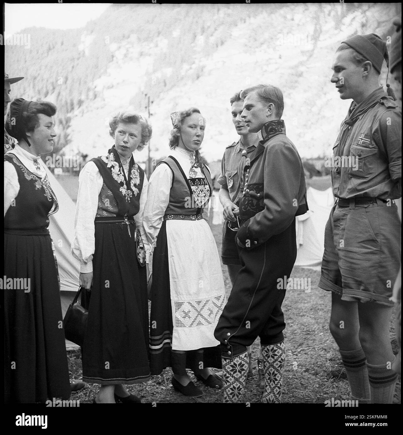 Schwedinnen und Schwede in der Nationaltracht # Swede in traditional ...