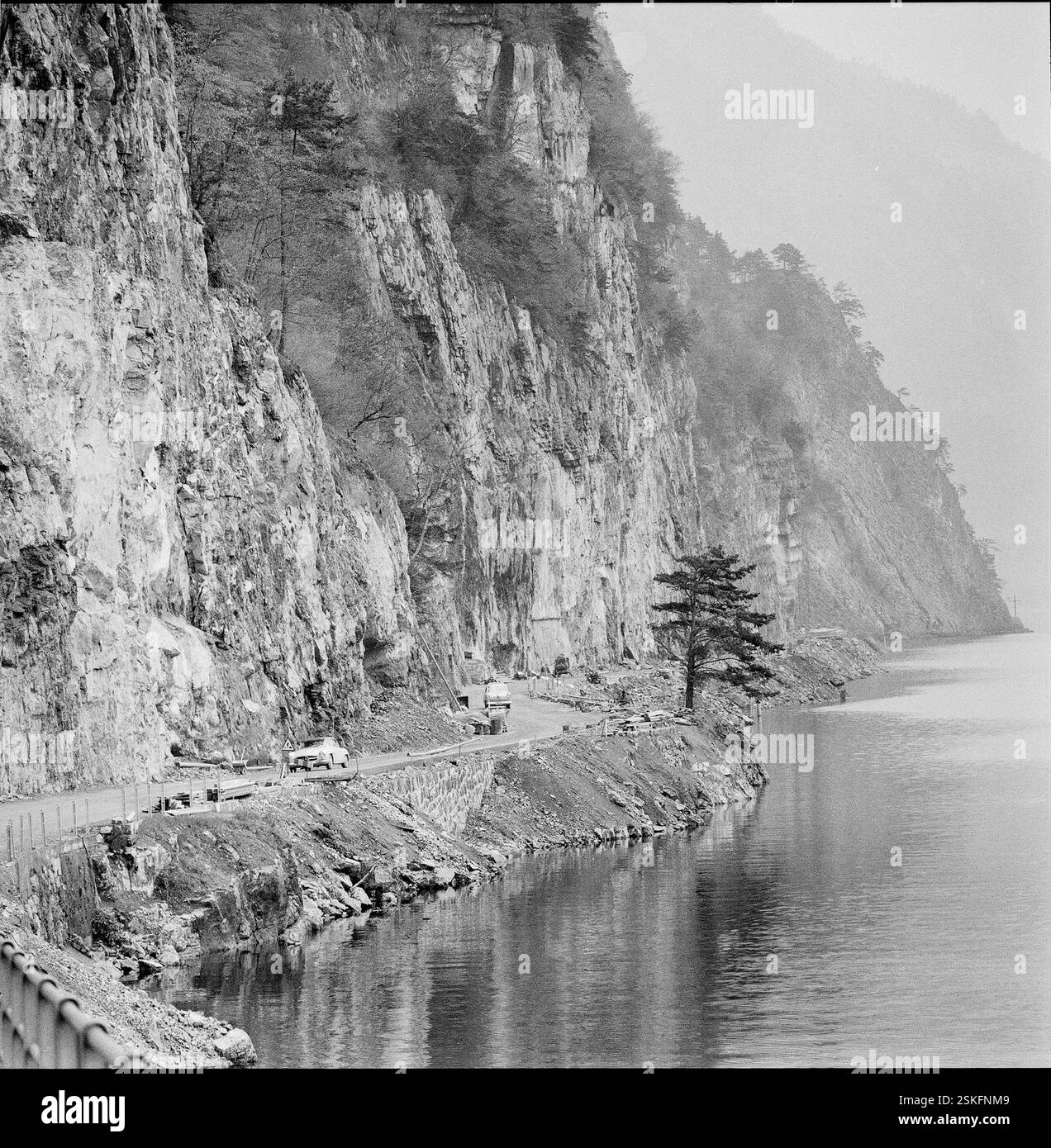 Bau, Ausbau der Axenstrasse 1954#Axenstrasse under construction 1954 ...