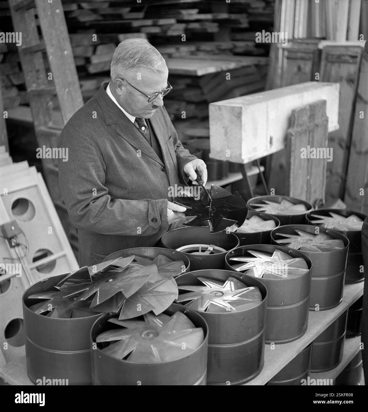 Drying apparatus Black and White Stock Photos & Images - Alamy