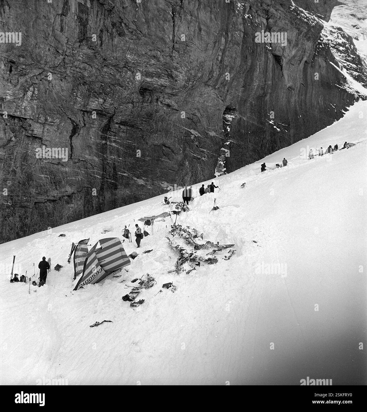 Absturz eines US-amerikanischen Militärflugzeugs Wrack auf dem ...