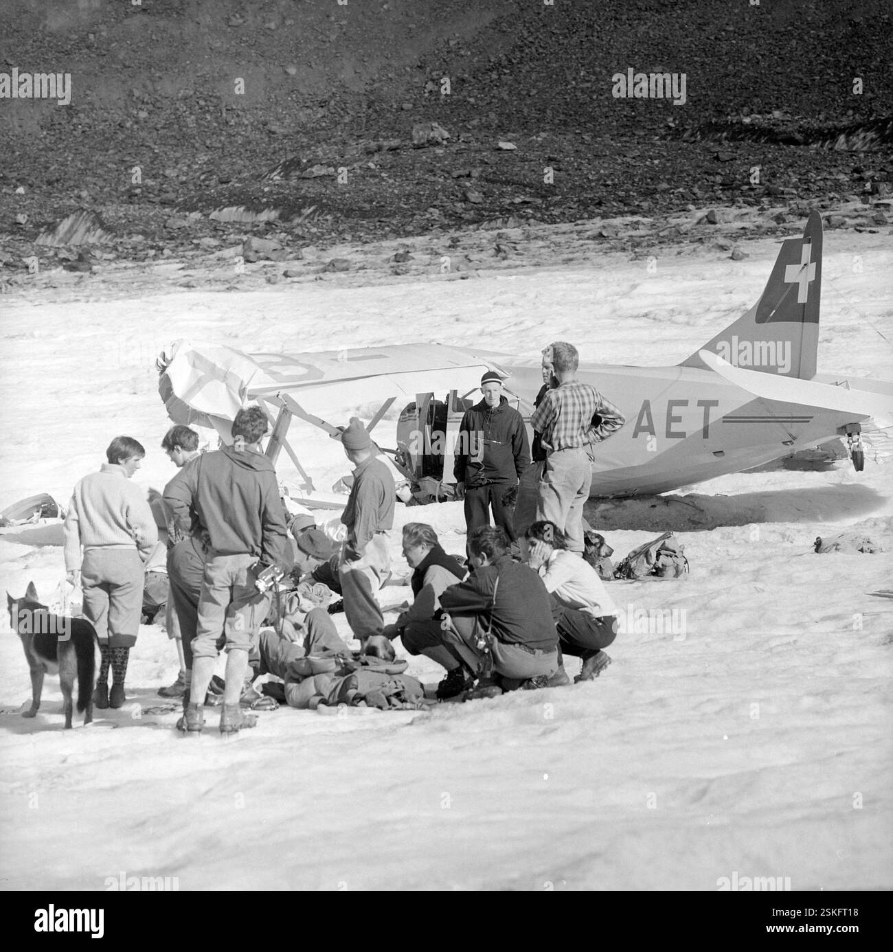 Absturz eines REGA-Flugzeugs, Wrack auf dem Steingletscher 1957#Crash ...