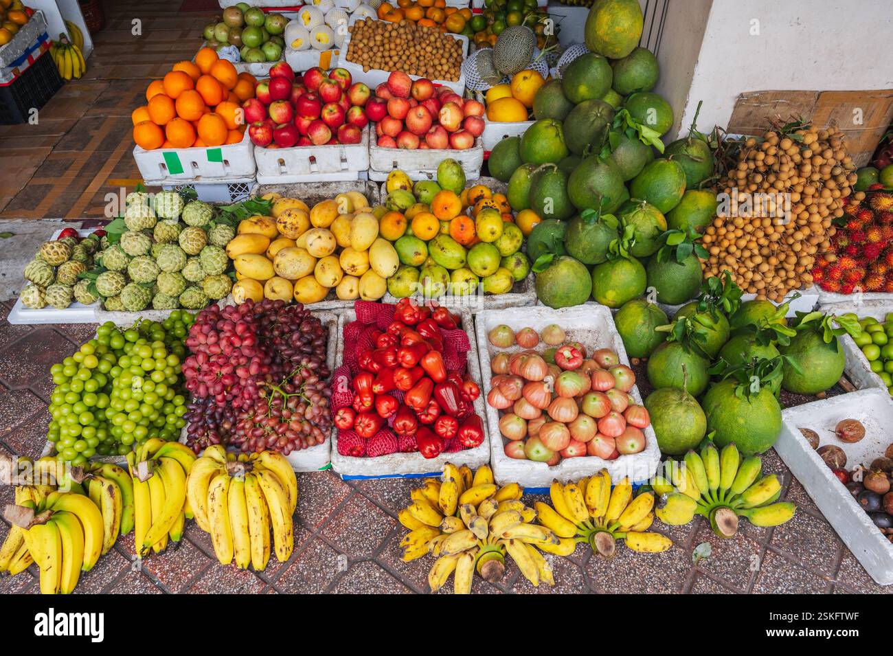 Fresh mango grapes fruits hi-res stock photography and images - Alamy