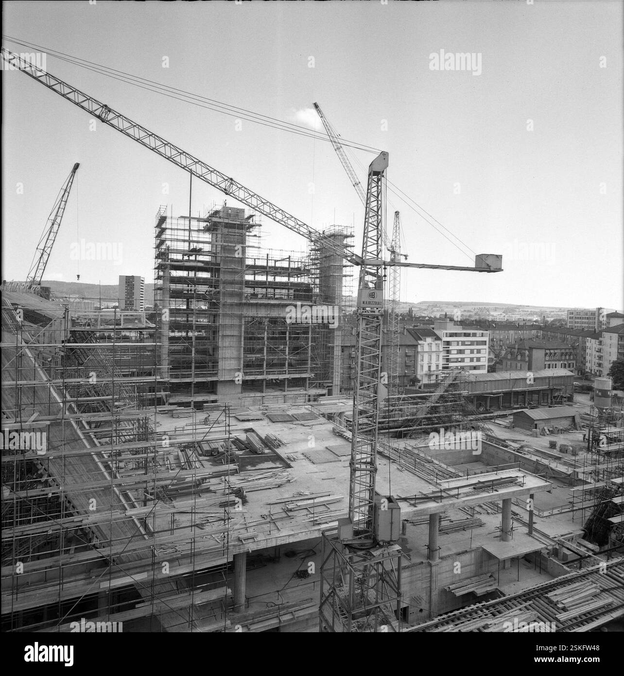 Bau des Hallenbades in Biel 1963#Bienne, indoor swimming pool under ...