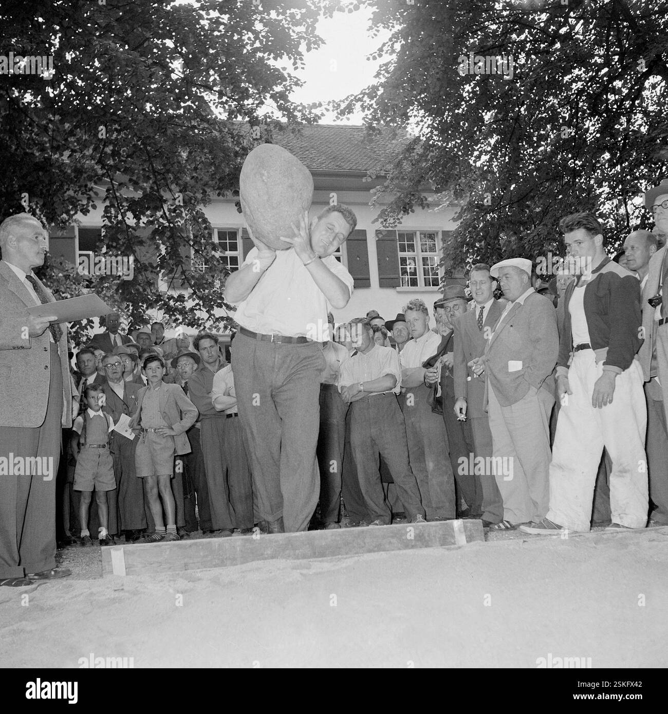 Eidg. Schwing- und Älplerfest Winterthur 1953, Steinstossen: Michael ...