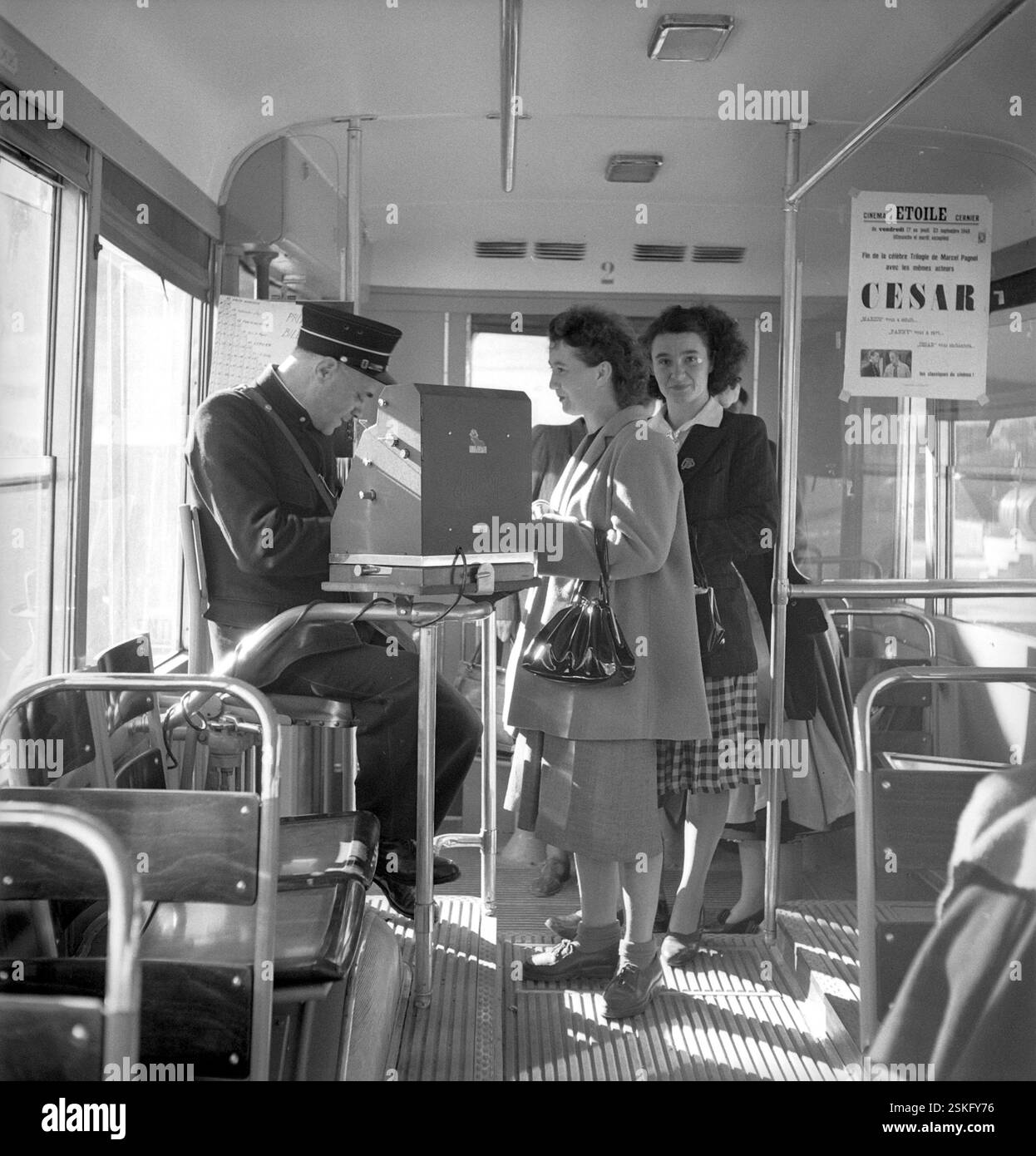 Kondukteur, Trolleybuslinie im Val-De-Ruz, NE 1949#Conductor, Trolley ...