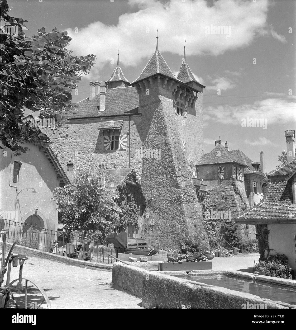 Schloss Vaumarcus, 1945#Vaumarcus Castle, 1945- RDB BY DUKAS Stock ...