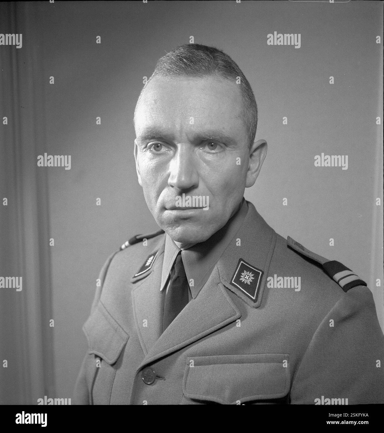 Kommandant der 8. Division--- Dr. jur. Alfred Ernst, Bern 1958#Dr. jur ...