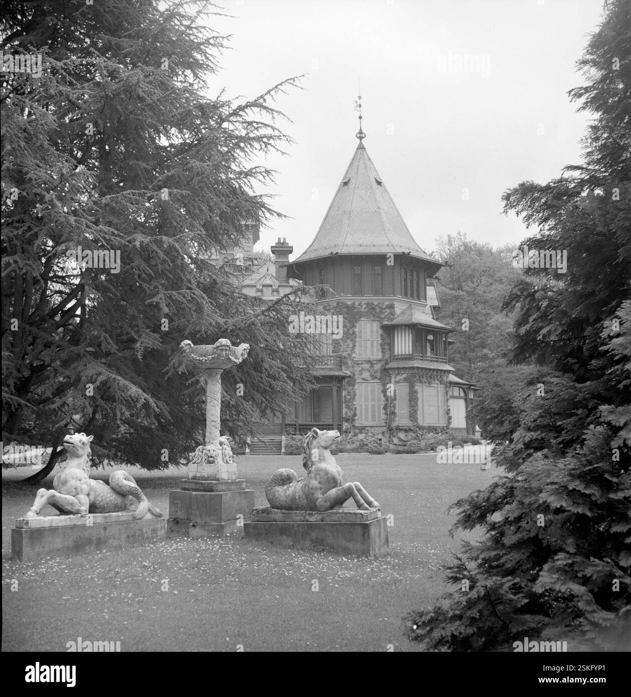 Schloss Dreilinden mit Park, bei Luzern 1950#Dreilinden Castle in ...