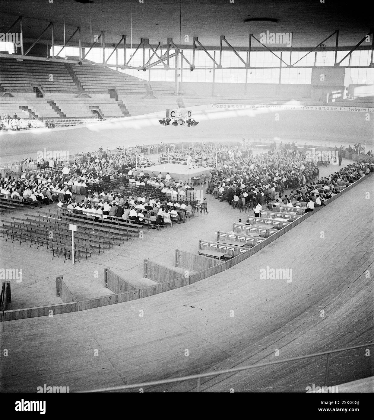 Boxmeeting im Zürcher Hallenstadion 1942#Boxing meeting at ...