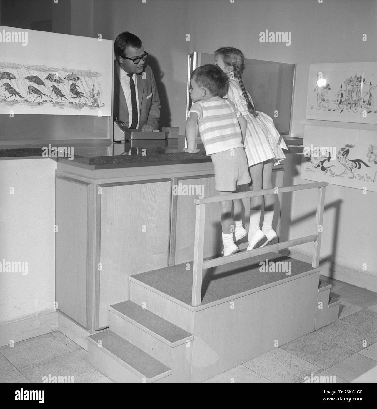 Bank counter child Black and White Stock Photos & Images - Alamy
