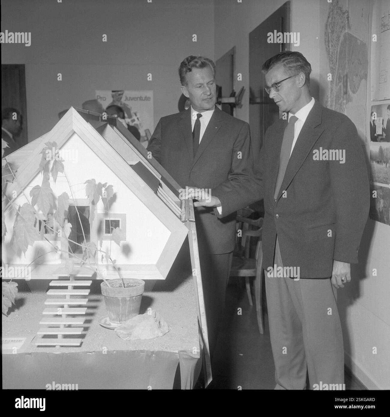 Hans Stanek, Direktor Amag und Alfred Ledermann, Pro Juventute, 1959# ...
