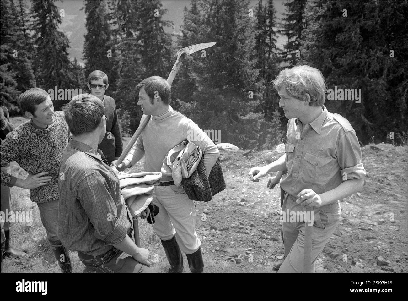 Polnische Studenten bauen einen Weg#Polish students are building a ...