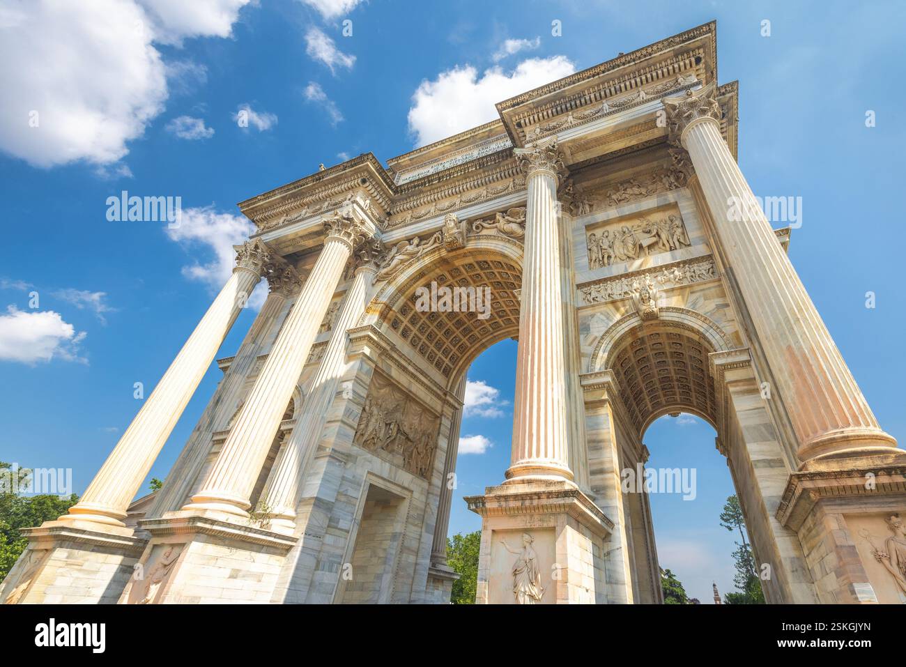 The Arch of Peace, city gate of Milan, Italy, Europe Stock Photo - Alamy