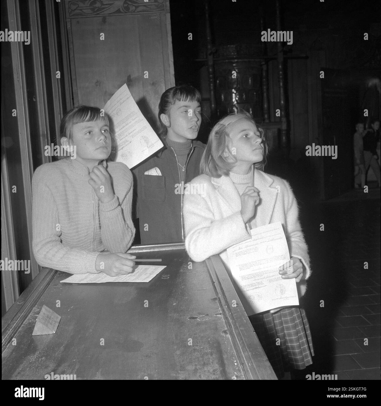 Kinder besuchen das Landesmuseum Zürich 1957#Children visiting the ...