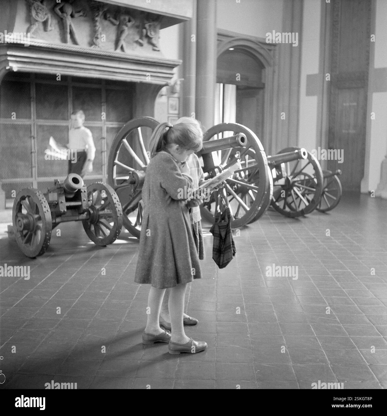 Kinder besuchen das Landesmuseum Zürich 1957#Children visiting the ...