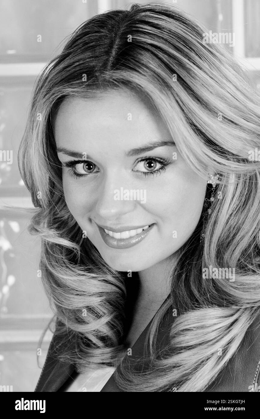 KATHERINE JENKINS, YOUNG, PORTRAIT, 2005: Operatic singer and TV star KATHERINE JENKINS, studio ...