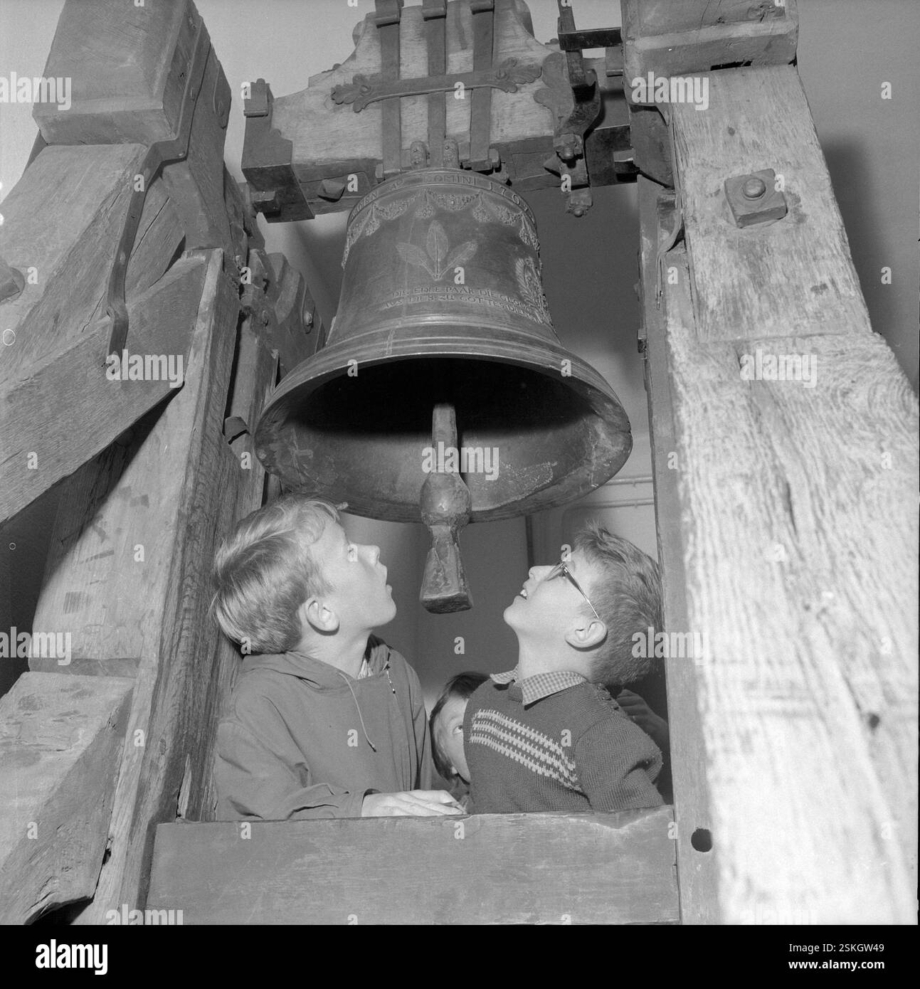 Kinder besuchen das Landesmuseum Zürich 1957#Children visiting the ...