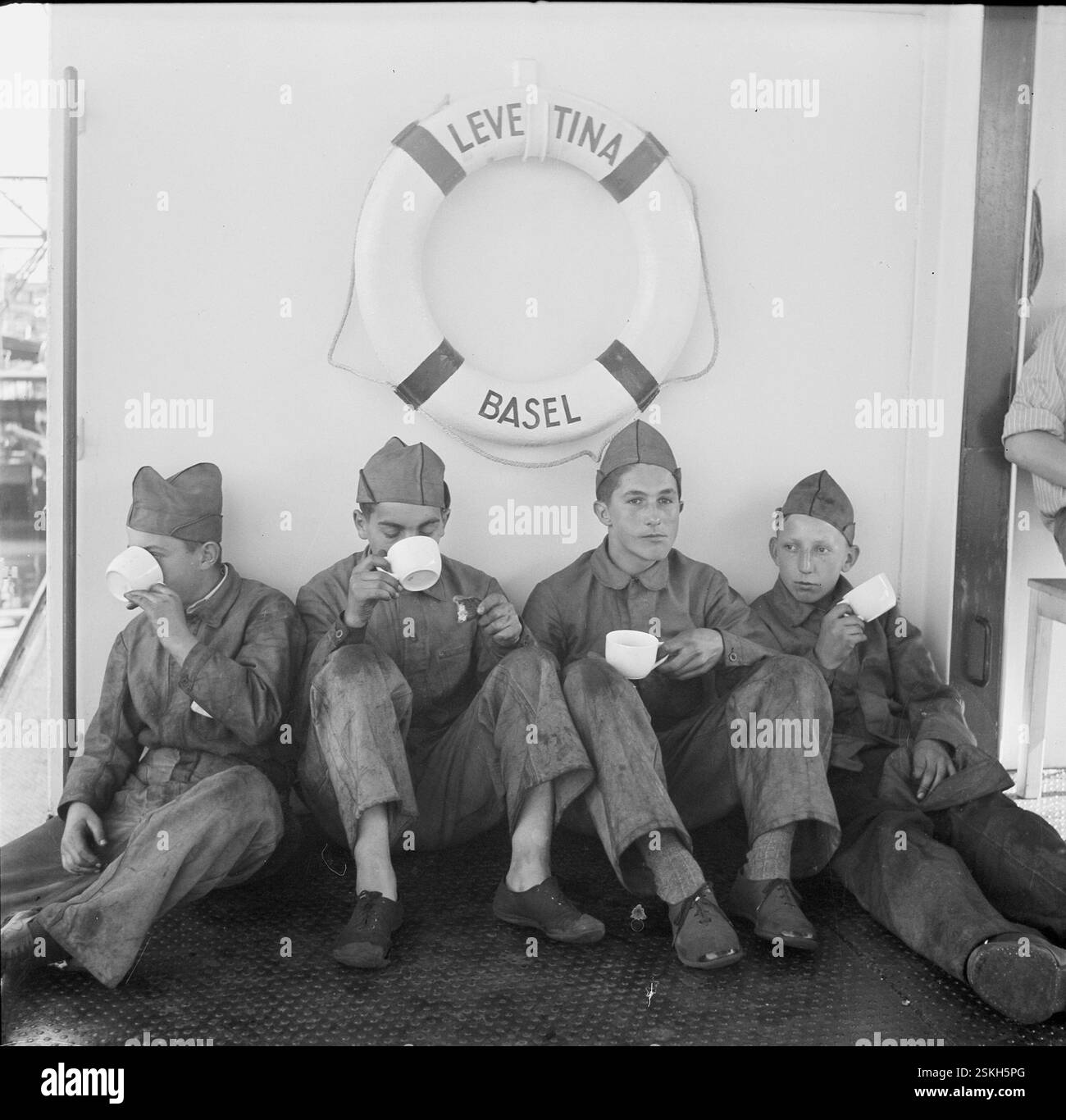 Basel, Ausbildung zum Rheinmatrosen auf dem Schulschiff "Leventina ...