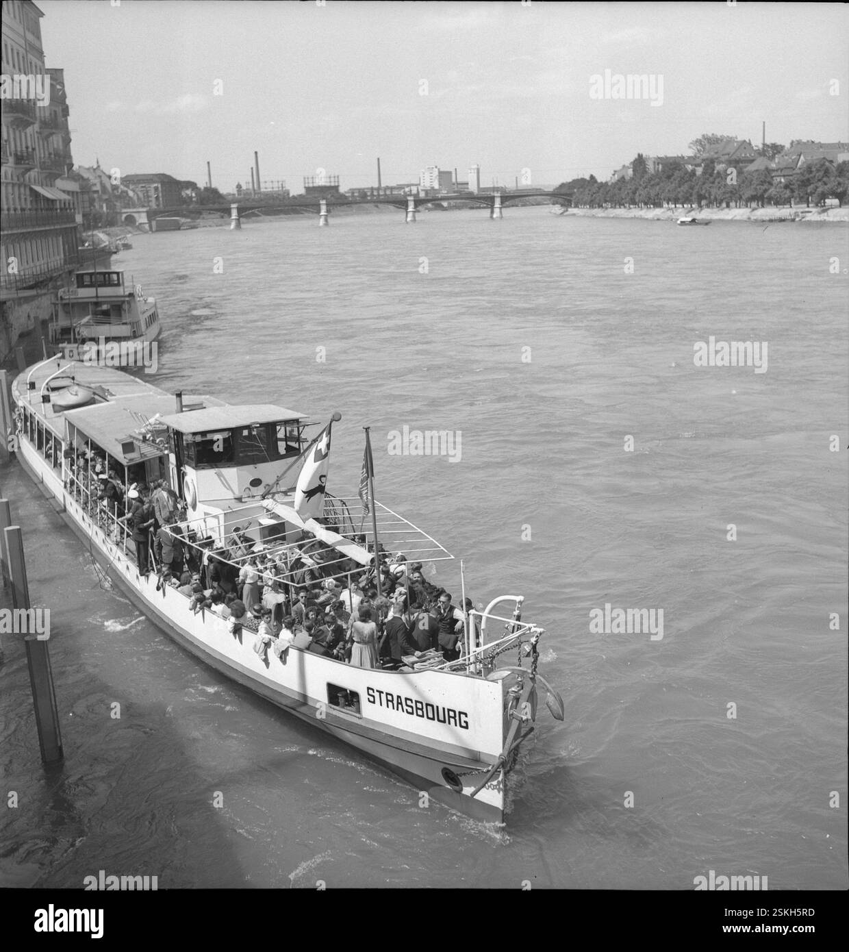 Basel, Wiederaufnahme der Rheinschiffahrt nach dem zweiten Weltkrieg ...