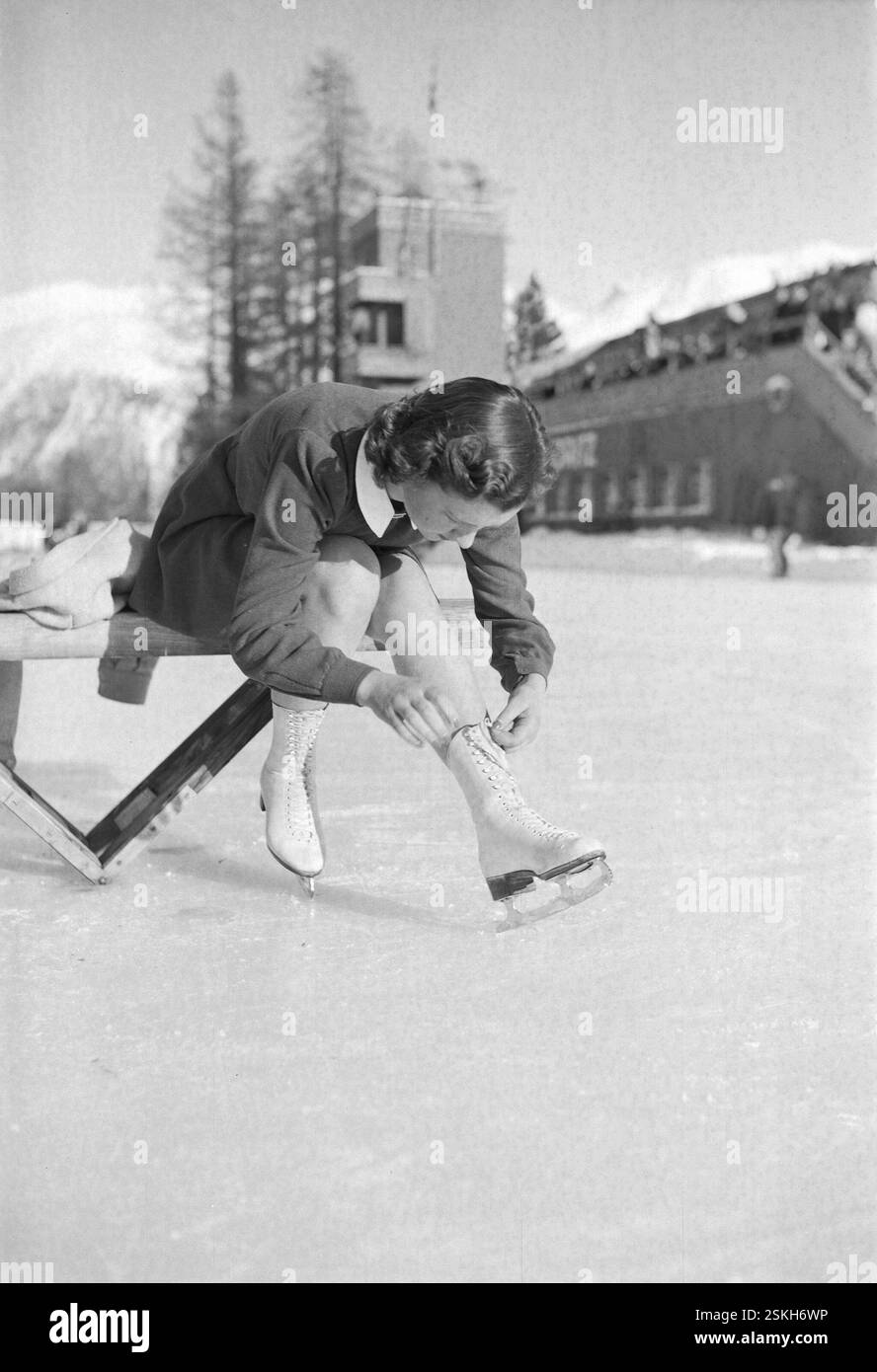 Schlittschuhe binden, zubinden#to tie, tying her skates--- Bridget ...