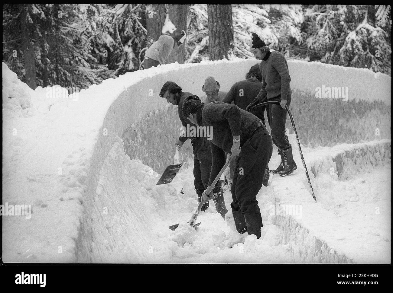 Bob-WM in St. Moritz 1974: Arbeiten an der Bobbahn#Bob racing WC in St ...