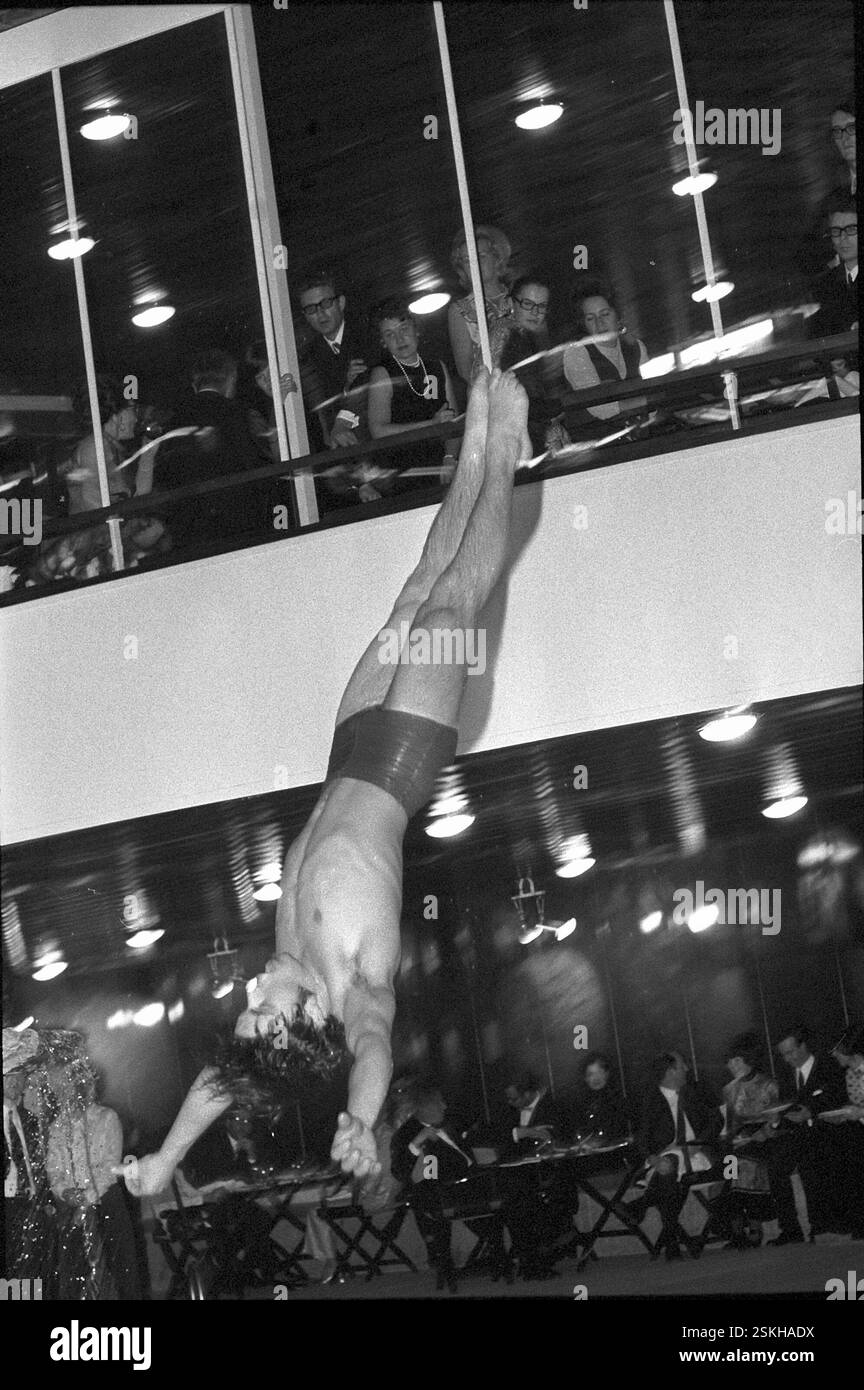 Eröffnung des Hallenbads im Hotel Palace, St. Moritz 1970#Opening of ...