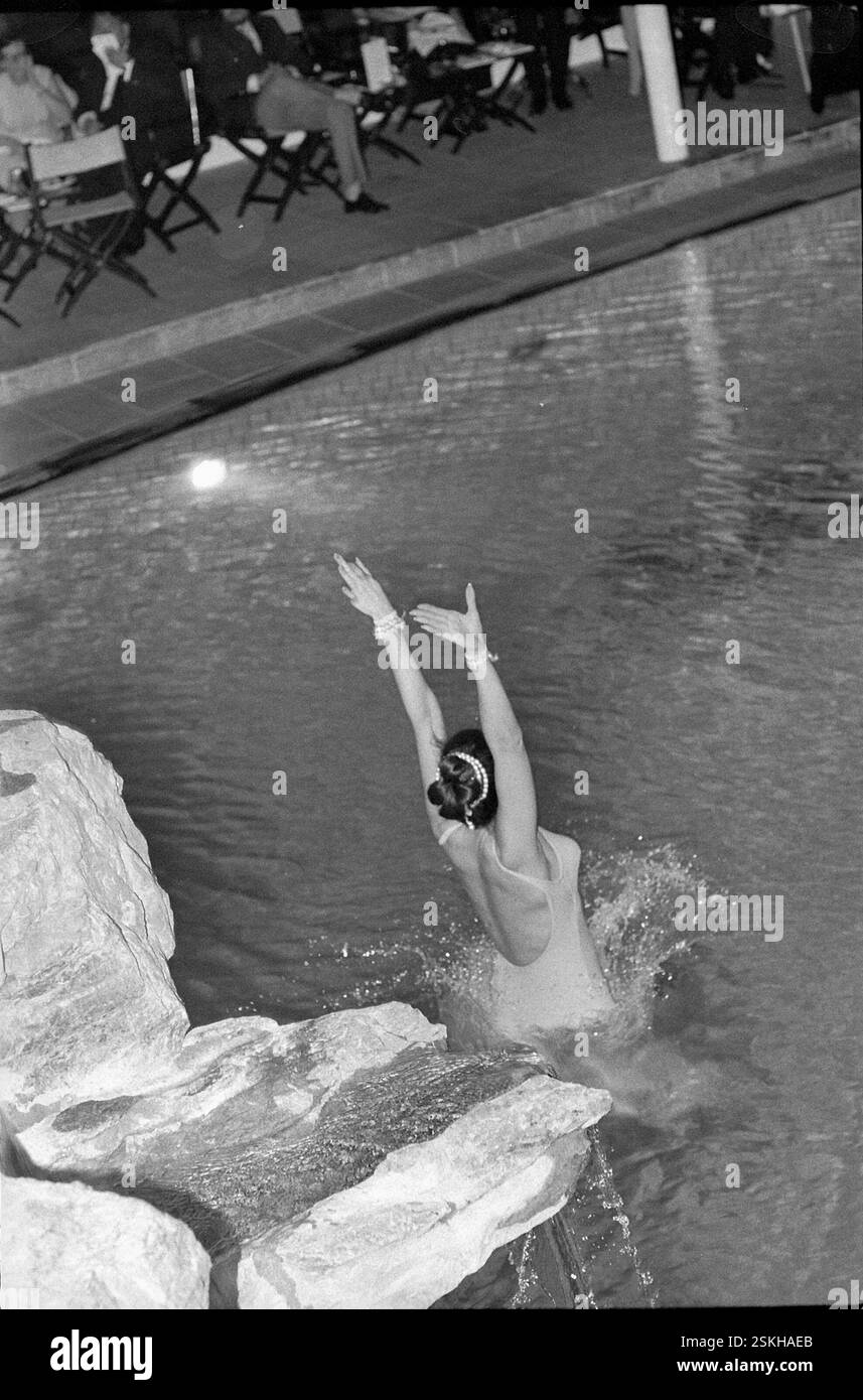Eröffnung des Hallenbads im Hotel Palace, St. Moritz 1970#Opening of ...