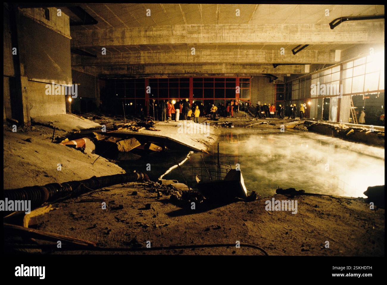 Decken-Einsturz im Hallenbad Uster 1985#Collapse of indoor swimming ...