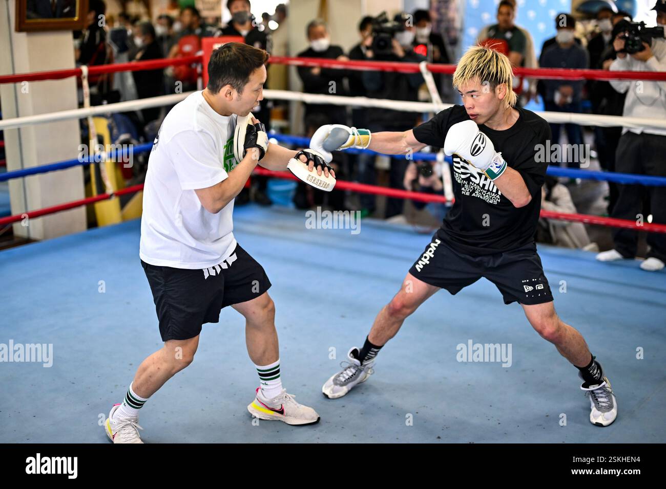 Tenshin Nasukawa (left) WBO Asia Pacific bantamweight champion of Japan ...