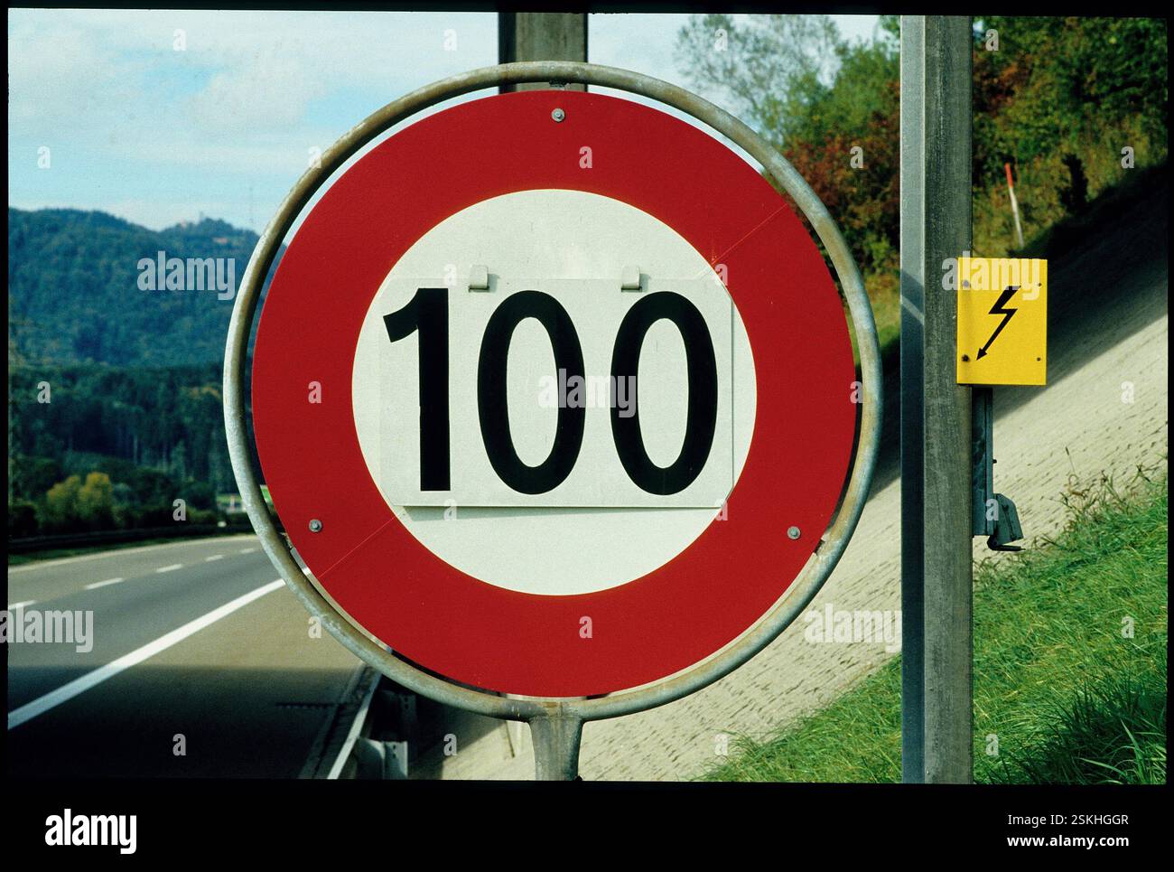 Verkehrsschild Schweiz 1983: Tempo 100#Traffic sign Switzerland 1983 ...