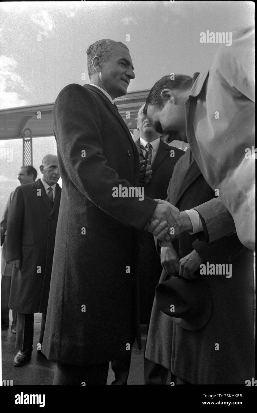 Ankunft von Reza Pahlavi, Schah von Persien in Zürich-Kloten, 1968#Reza ...