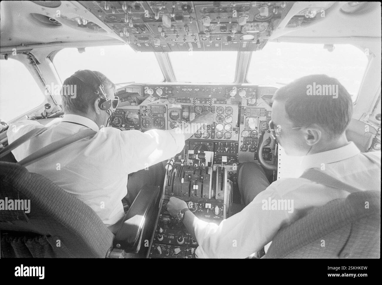 Zwei Piloten in Cockpit 1968#Two pilots in the cockpit 1968- RDB BY ...