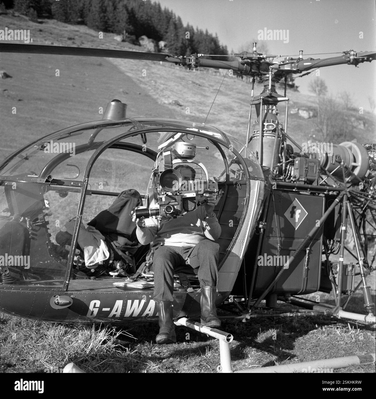 Bond helicopter Black and White Stock Photos & Images - Alamy